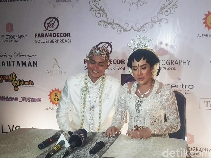 6 Potret Bahagianya Shinta Bachir Resmi Jadi Istri Indra Kristianto