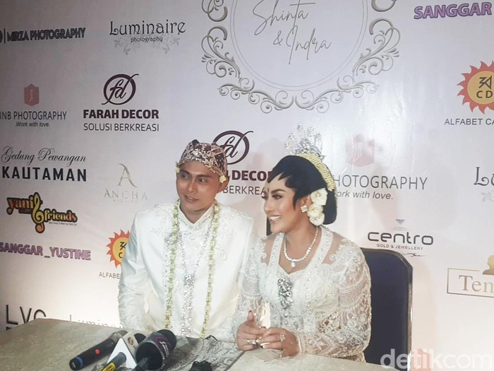 6 Potret Bahagianya Shinta Bachir Resmi Jadi Istri Indra Kristianto