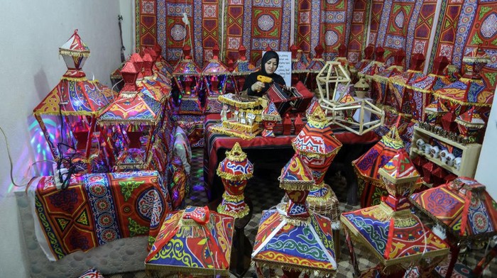 Melihat Pembuatan Fanous, Lentera Khas Ramadan
