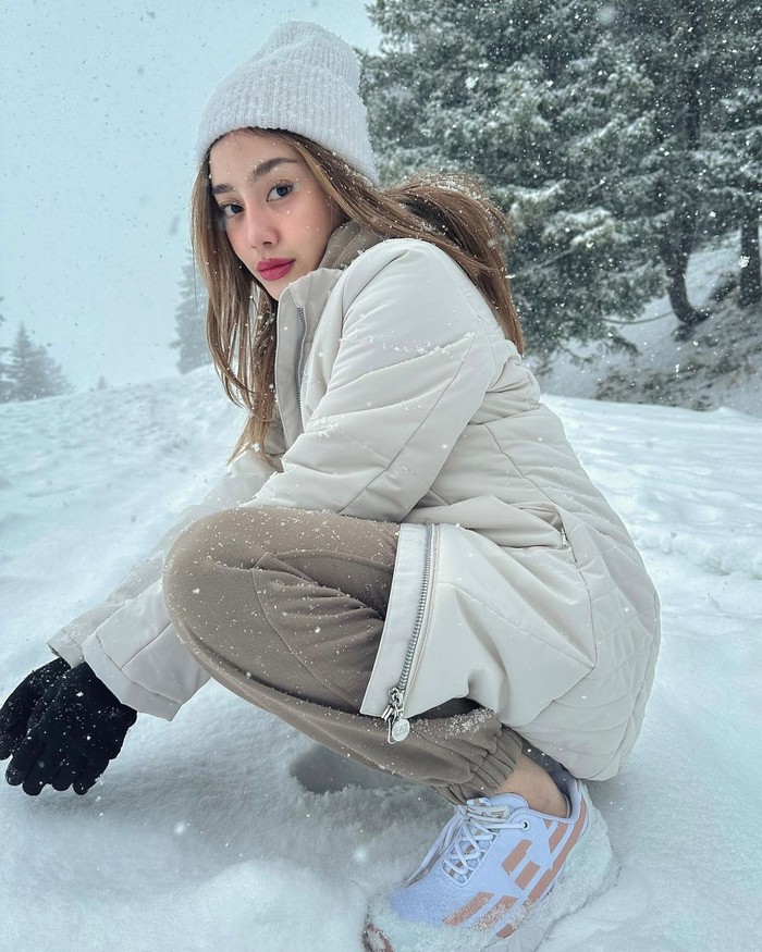 5 Potret Tasya Revina Dulu Rela Jualan Demi Bisa ke Salon