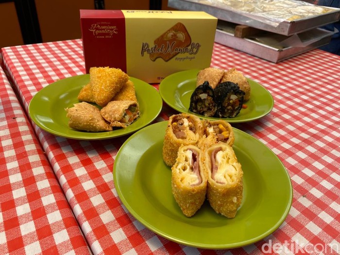 Bisa Ngemil Pastel Hitam hingga Dessert Ximilu Segar Manis di Sini!