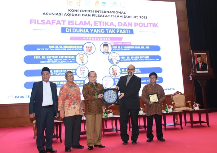 Syarief Hasan Harap Filsafat Islam Tak Hanya Sebatas Wacana Belaka Syarief Hasan Harap Filsafat Islam Tak Hanya Sebatas Wacana Belaka