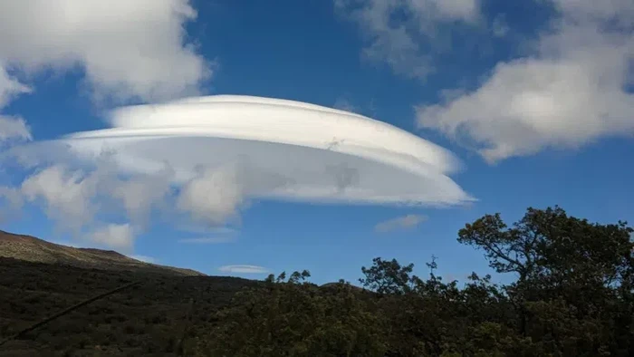 Awan Berbentuk UFO Muncul di Hawaii Awan Berbentuk UFO Muncul di Hawaii