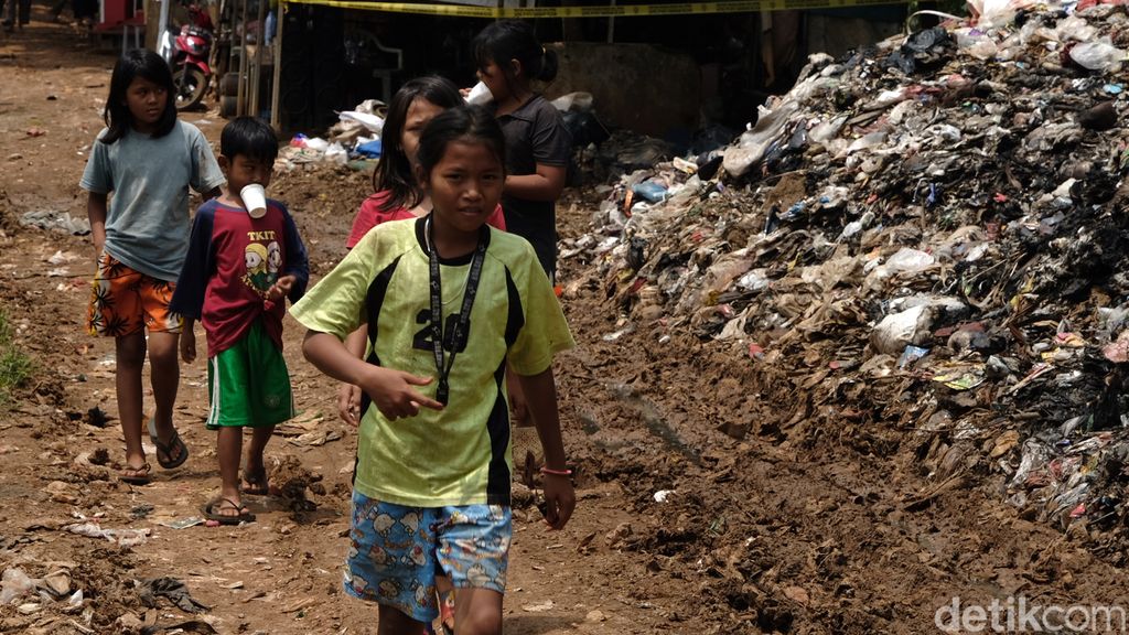 TPS Ilegal Pondok Cabe Udik Ditutup, Warga Senang dan Plong TPS Ilegal Pondok Cabe Udik Ditutup, Warga Senang dan Plong
