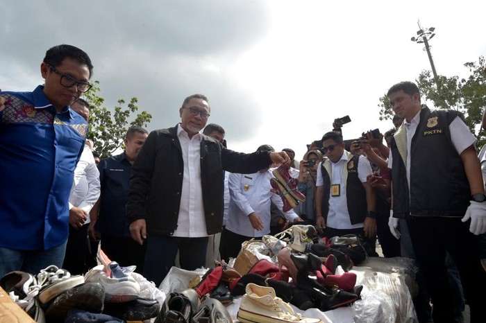 Duet Zulhas-Novel Baswedan Bakar Baju hingga Sepatu Impor Bekas Rp 10 M