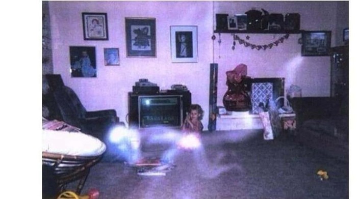 10 Foto Horor yang Tertangkap Kamera, Bikin Merinding!