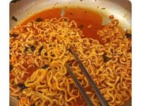 Jungkook BTS Doyan Makan Mie Instan, Ini Racikan Favoritnya!