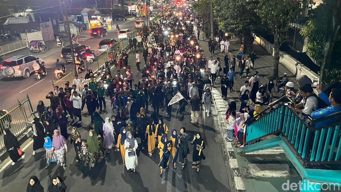 Momen Kemeriahan Pawai Obor Sambut Ramadhan di Medan