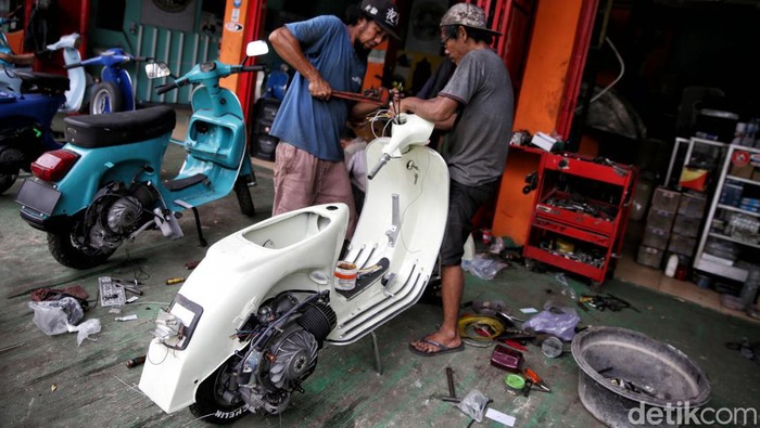 Vespa Klasik Tak Dapat Subsidi Konversi Motor Listrik Rp 7 Juta Vespa Klasik Tak Dapat Subsidi Konversi Motor Listrik Rp 7 Juta