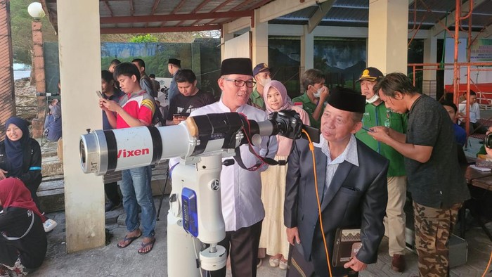 Pantauan Hilal di Takalar Sulsel 7 Derajat, Tim Terkendala Awan Tebal Pantauan Hilal di Takalar Sulsel 7 Derajat, Tim Terkendala Awan Tebal