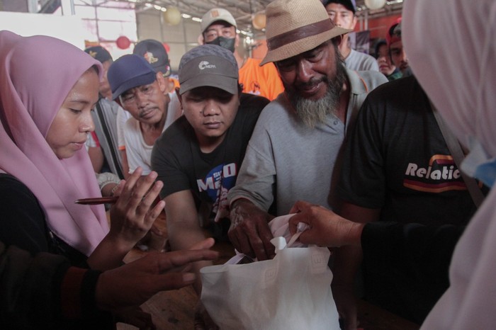 Sambut Ramadan, Relawan Sandi Uno Gelar Bazar Sembako Murah di Bekasi Sambut Ramadan, Relawan Sandi Uno Gelar Bazar Sembako Murah di Bekasi