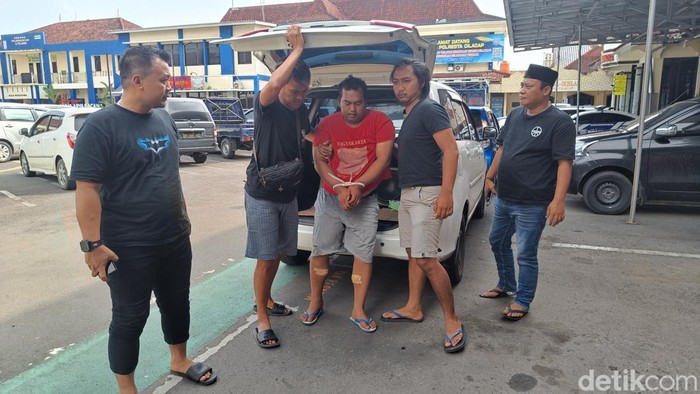 Perampok Todong Kasir Minimarket di Cilacap Ditangkap! Perampok Todong Kasir Minimarket di Cilacap Ditangkap!