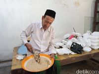 Menengok Pembuatan Bubur Harisah yang Hanya Bisa Dijumpai Saat Ramadan