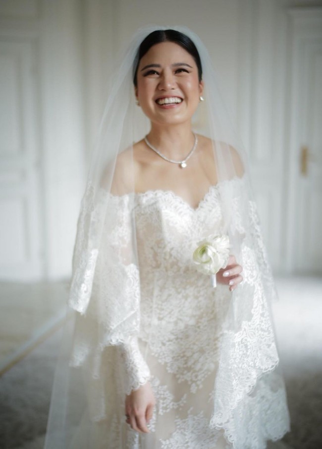 8 Potret Valencia Tanoesoedibjo Bak Putri Raja saat Dinikahi Kevin Sanjaya