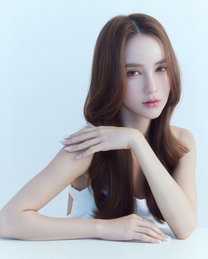 10 Potret Rinrada Thurapan, Transgender Cantik Thailand 'Saingan' Nong Poy