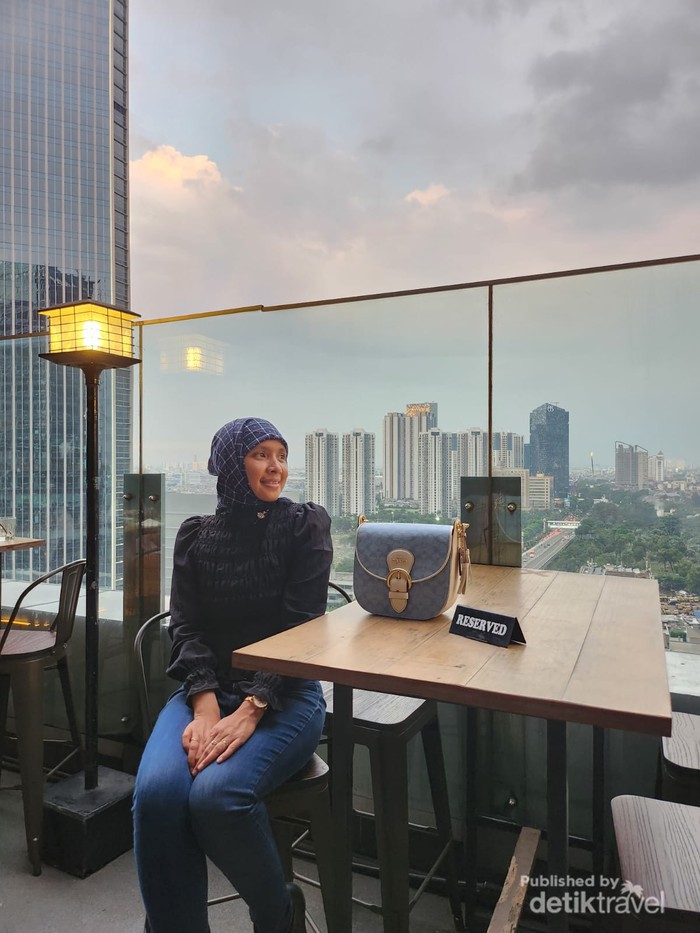 Rekomendasi 7 Kafe Rooftop Ciamik di Jakarta, Cocok buat Ngabuburit