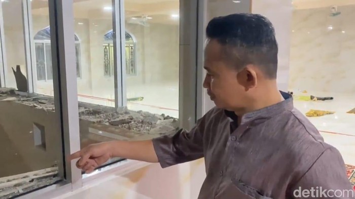 Potret Kubah Masjid Makassar Roboh hingga 12 Jemaah Tarawih Terluka