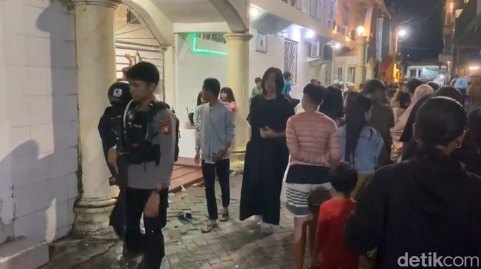 Potret Kubah Masjid Makassar Roboh hingga 12 Jemaah Tarawih Terluka
