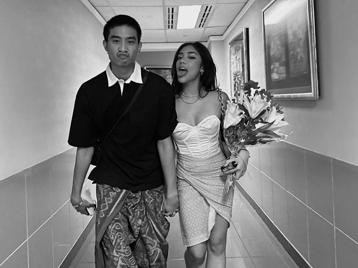 7 Gaya Pacaran Devano Danendra dan Baila Fauri yang Jadi Sorotan 7 Gaya Pacaran Devano Danendra dan Baila Fauri yang Jadi Sorotan
