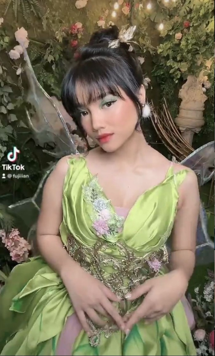 7 Potret Gemasnya Fuji Jadi Tinker Bell