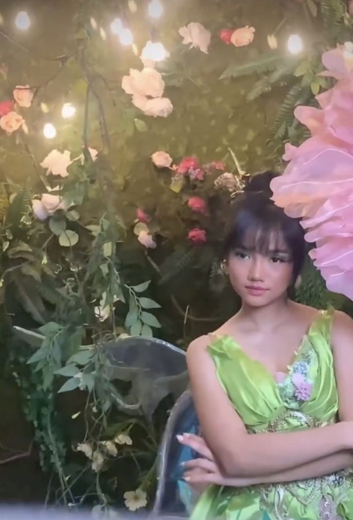 7 Potret Gemasnya Fuji Jadi Tinker Bell