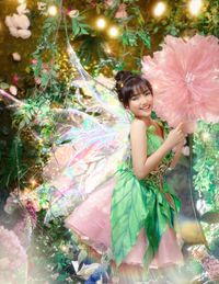 8 Gaya Fuji di Pemotretan Terbaru Banjir Pujian, Cosplay Jadi Tinkerbell