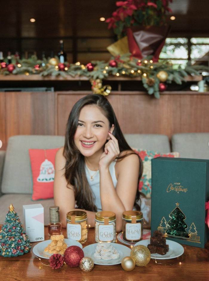 Pesona Jessica Mila Saat Belajar Baking dan Ngemil Croissant