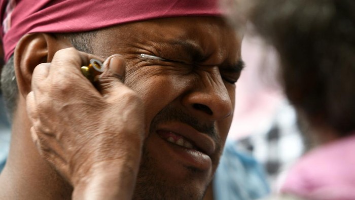 Celak Mata, Tradisi yang Lestari untuk Pria Muslim Nepal