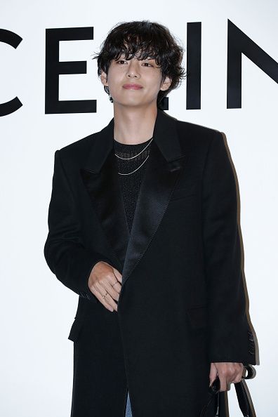 Pengaruh V BTS, Kalung Rp 400 Juta Cartier Terjual Habis Diserbu Fans Pengaruh V BTS, Kalung Rp 400 Juta Cartier Terjual Habis Diserbu Fans