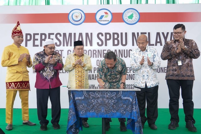 Trenggono Permudah Akses BBM Subsidi untuk Nelayan Kecil di Kalsel Trenggono Permudah Akses BBM Subsidi untuk Nelayan Kecil di Kalsel