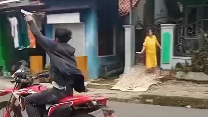Geger Maling Motor Acungkan Pistol di Brebes, Pas Ditangkap Ternyata Korek Geger Maling Motor Acungkan Pistol di Brebes, Pas Ditangkap Ternyata Korek