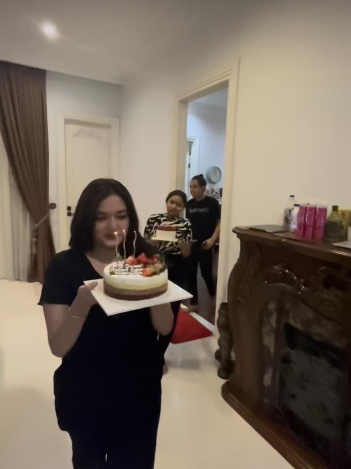 Momen Sweet Seventeen Khirani Putri Bambang Trihatmodjo yang Dipenuhi ...