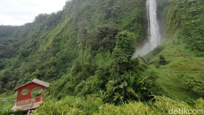 Ramai Rumah 'Surga' Curug Citambur, Sandiaga Ingatkan Soal Tata Kelola