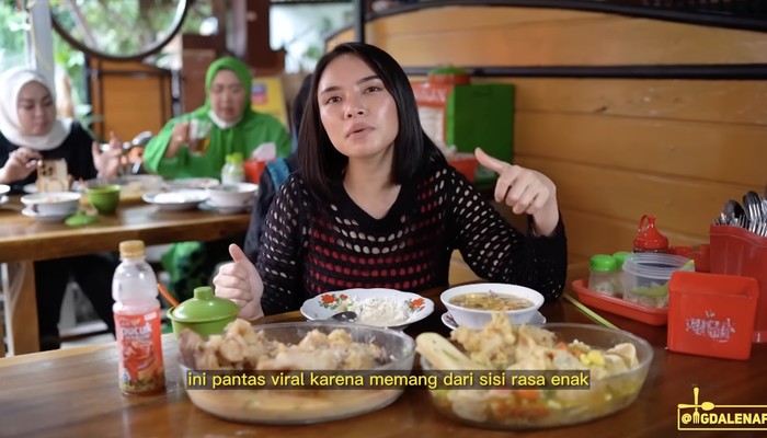 10 Food Vlogger Indonesia dengan Subscribers Terbanyak, Siapa Saja?
