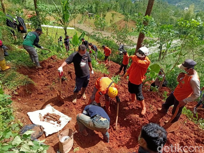 Korban Serial Killer Dukun Mbah Slamet Diracun dengan Dalih Ritual Korban Serial Killer Dukun Mbah Slamet Diracun dengan Dalih Ritual