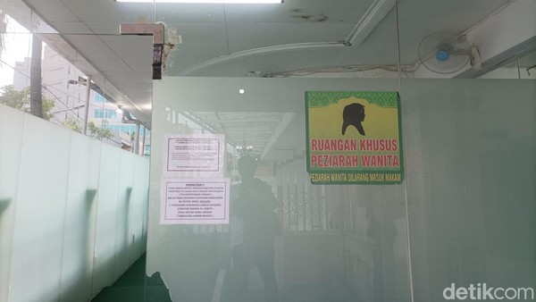 Masjid Al Riyadh, Wisata Religi ke Makam Habib Ali Kwitang