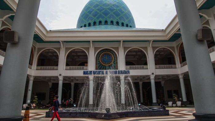Megahnya Masjid Nasional Al-Akbar Surabaya
