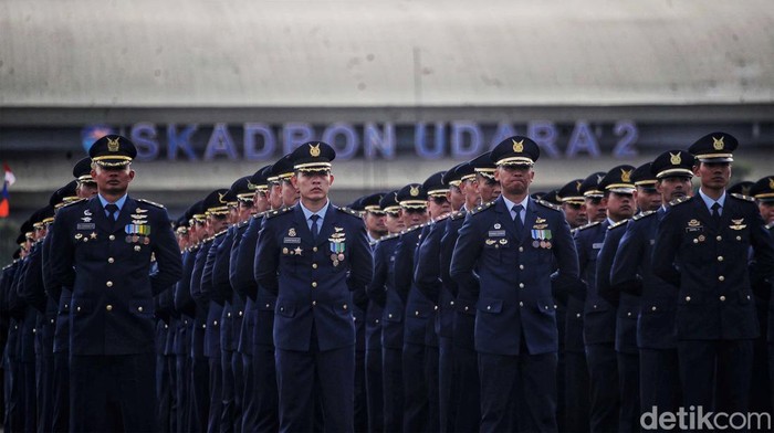 Potret Defile Pasukan di Gladi Bersih HUT ke-77 TNI AU