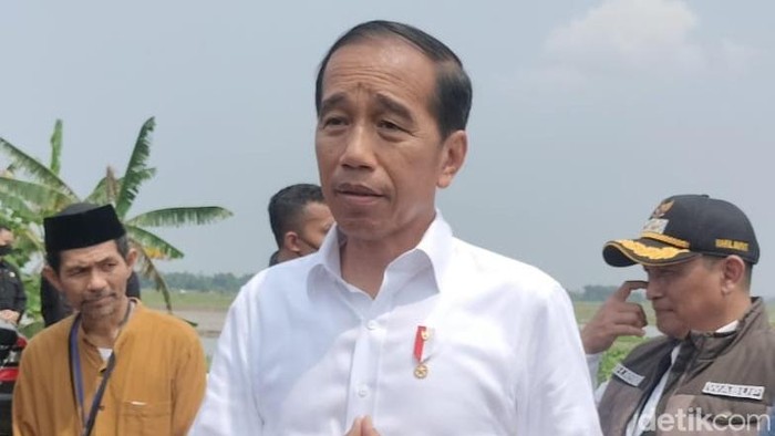 Tegas, Jokowi Akan Ambil Alih Perbaikan Jalan Rusak di Lampung! Tegas, Jokowi Akan Ambil Alih Perbaikan Jalan Rusak di Lampung!