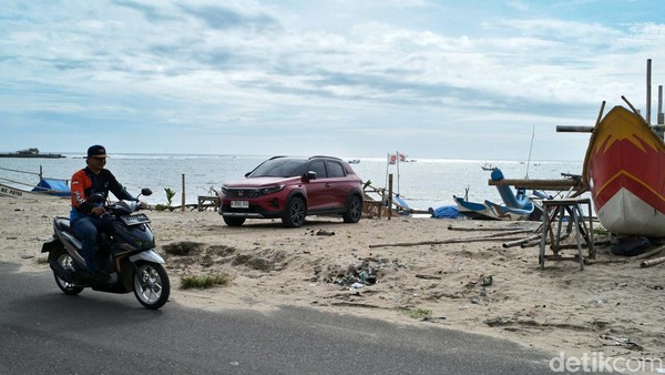 Menyapa Pasir Putih Pantai Santolo Garut