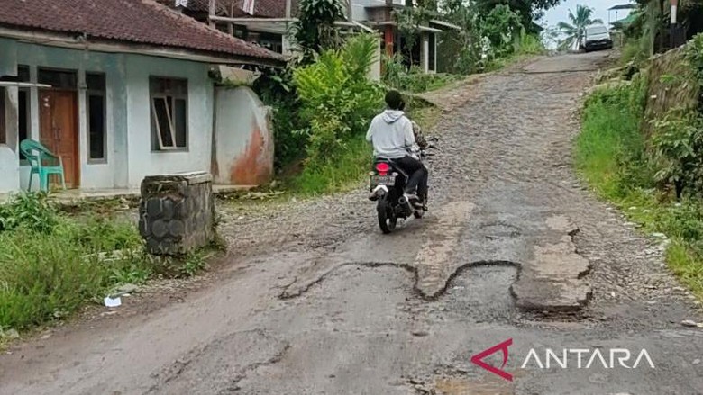 Curug Citambur Viral, Jalan Rusak akan Diperbaiki Pemkab Cianjur