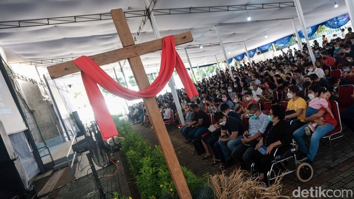 Suasana Khidmat Jumat Agung Di Gereja Katedral Jakarta