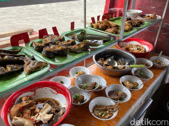 Asam Segar Pindang Ikan RM Terapung Mbok War yang Hits di Palembang