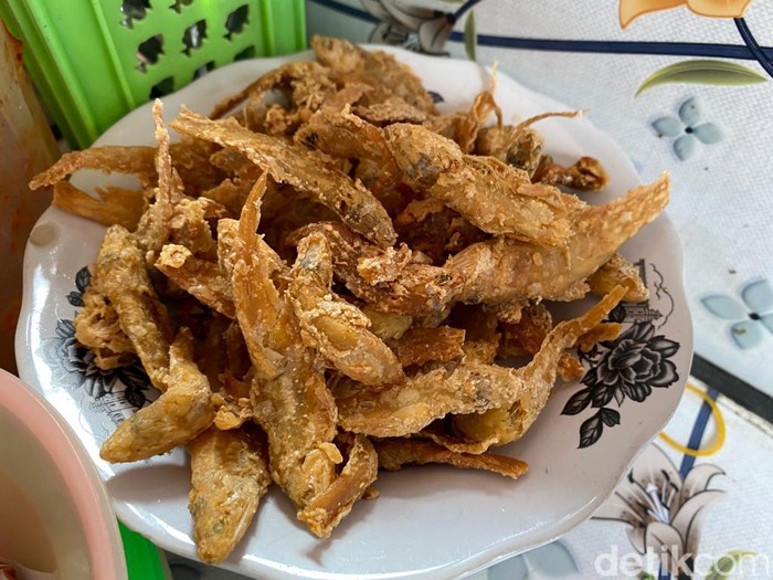 Asam Segar Pindang Ikan RM Terapung Mbok War yang Hits di Palembang