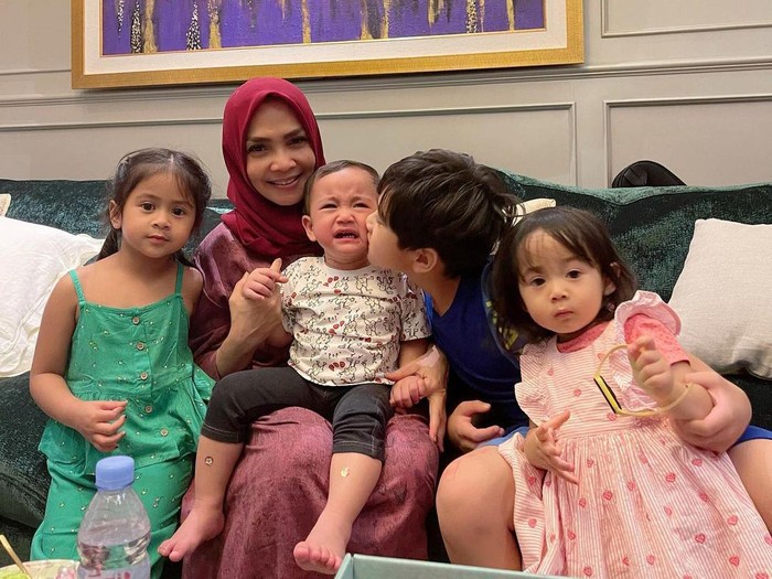 6 Momen Ultah Mama Rieta Amilia Tanpa Kehadiran Raffi Ahmad