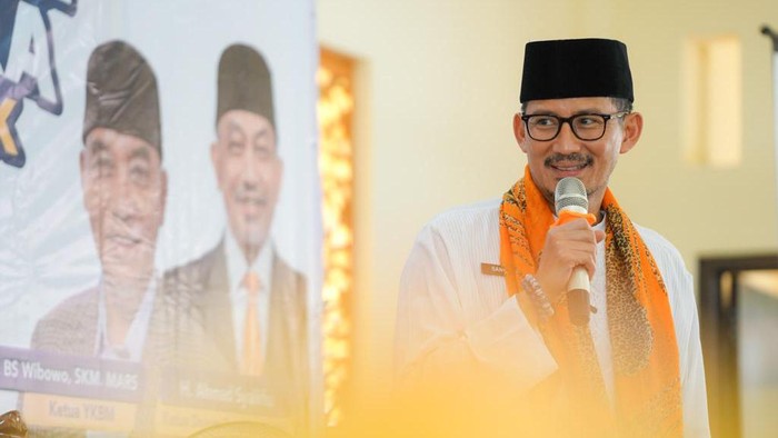 Hadiri Acara PKS, Sandiaga Jawab Peluang Duet dengan Anies di 2024 Hadiri Acara PKS, Sandiaga Jawab Peluang Duet dengan Anies di 2024