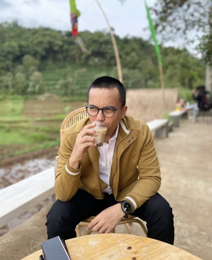 Mulai Go Public, Sahrul Gunawan Ajak Kekasih Baru dan Anaknya Makan