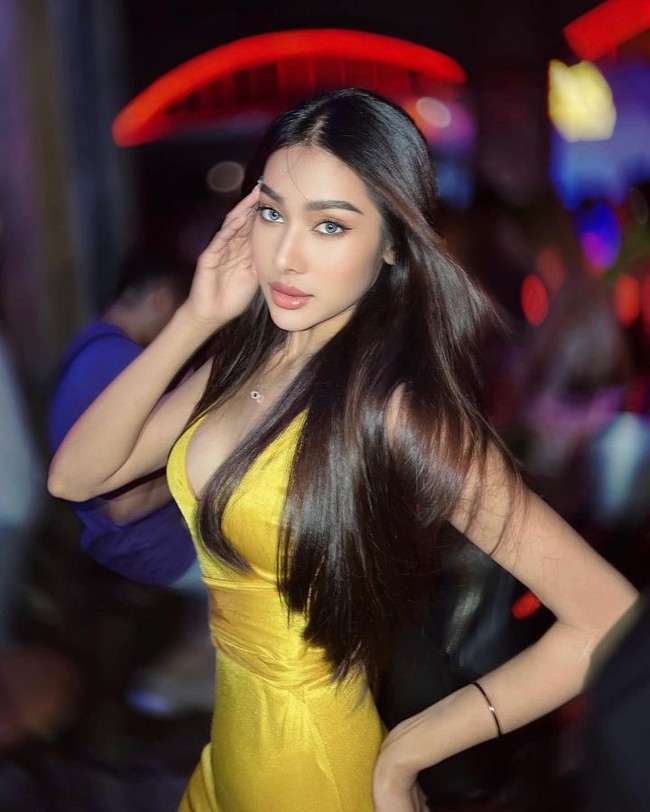 Foto Finalis Miss Thailand Viral Naik Ojek karena Takut Telat, Nyetir Sendiri