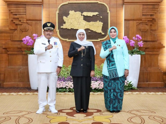 Lantik Marhaen Djumadi sebagai Bupati Nganjuk, Ini Pesan Khusus Khofifah Lantik Marhaen Djumadi sebagai Bupati Nganjuk, Ini Pesan Khusus Khofifah