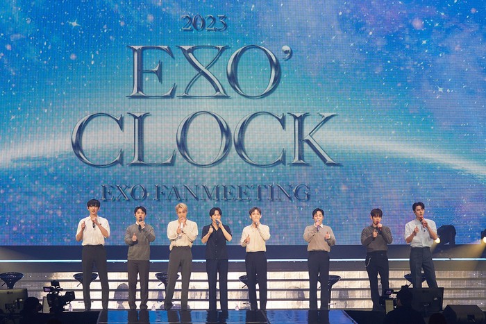 EXO Sukses Rayakan 11 Tahun Debut dengan Fanmeeting